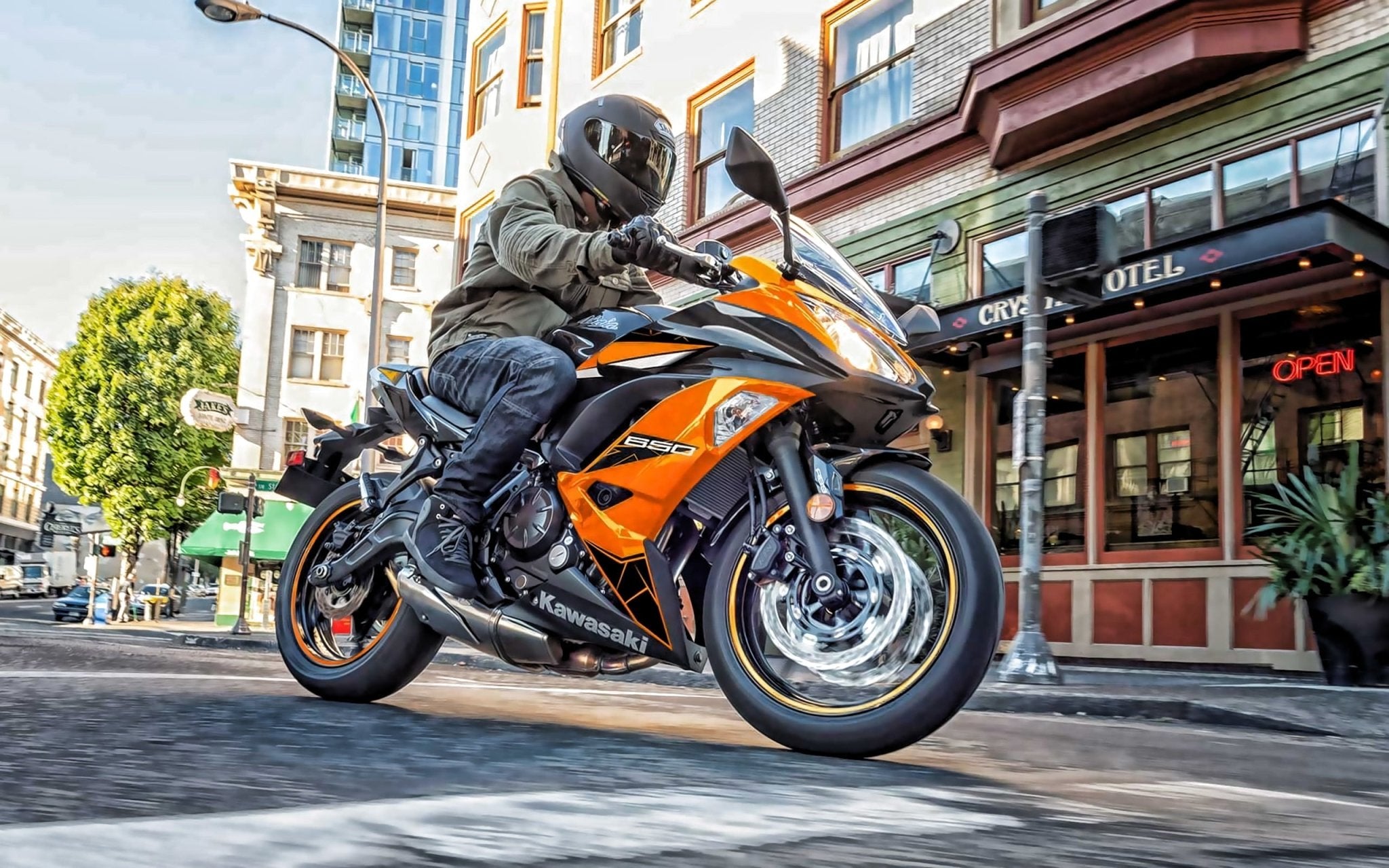 How to Safely Ride a Motorcycle in Heavy Traffic | Kings